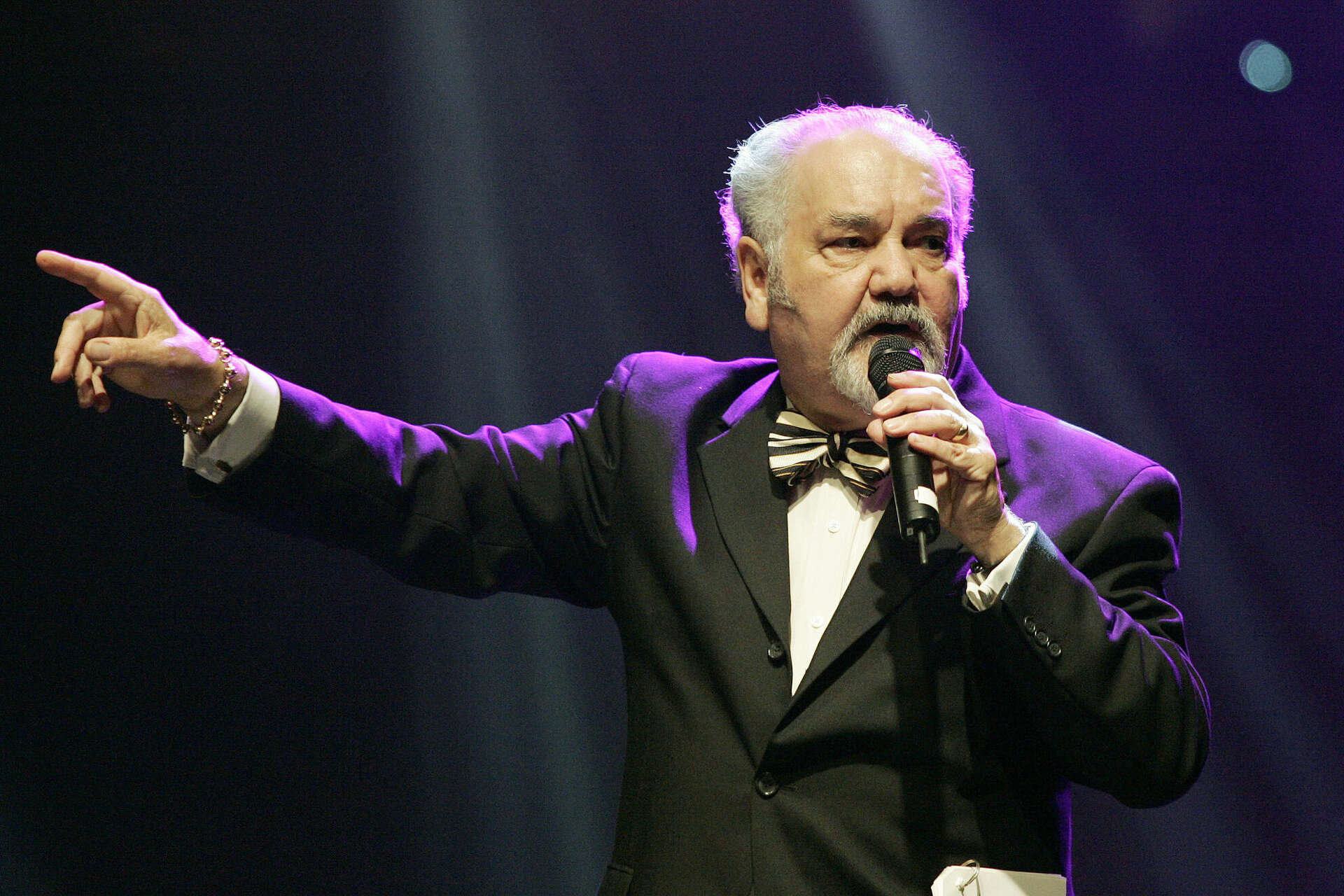 Bay Area radio legend who answered questions for decades dies