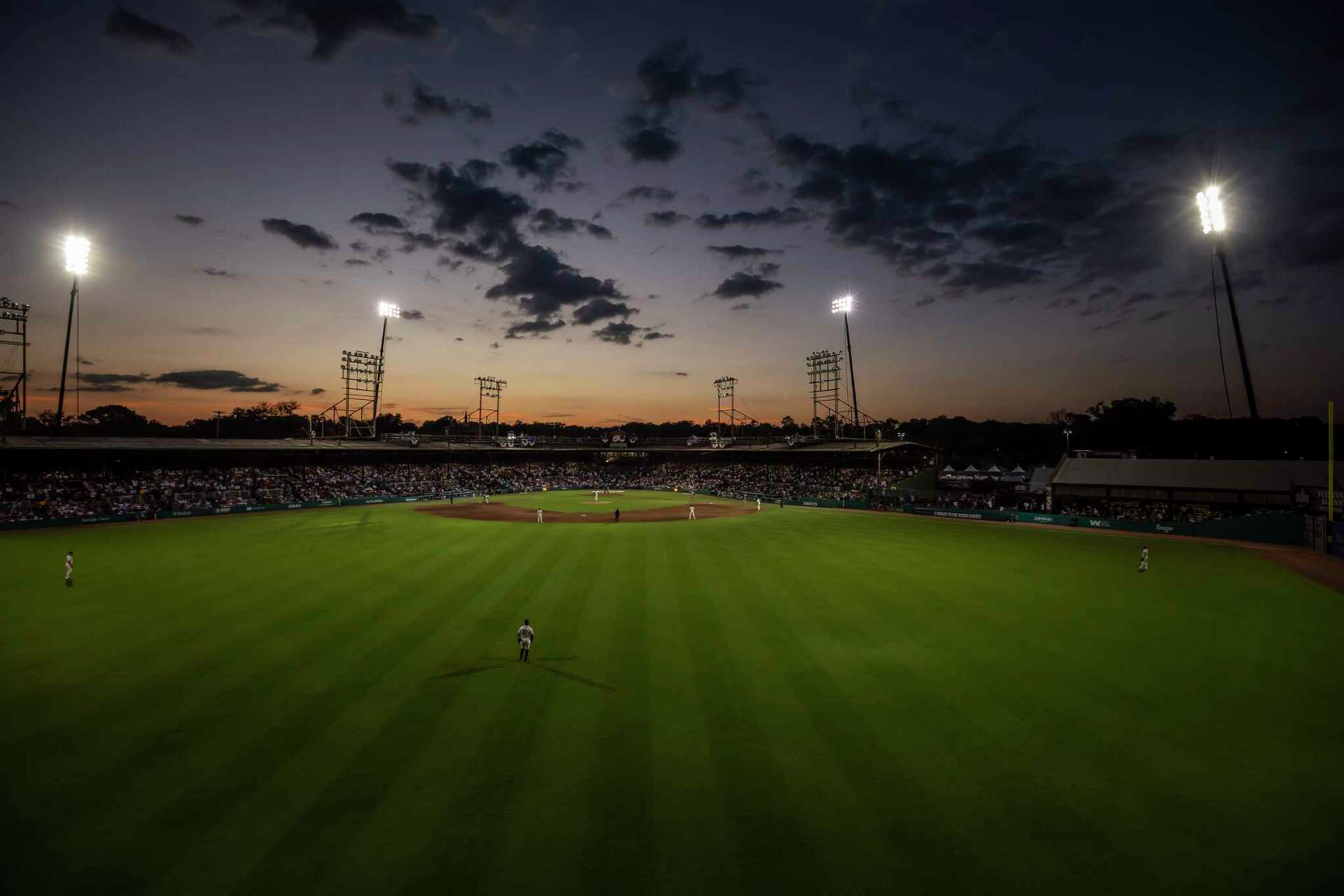 Giants’ coach’s wife wows group with African American history speech
