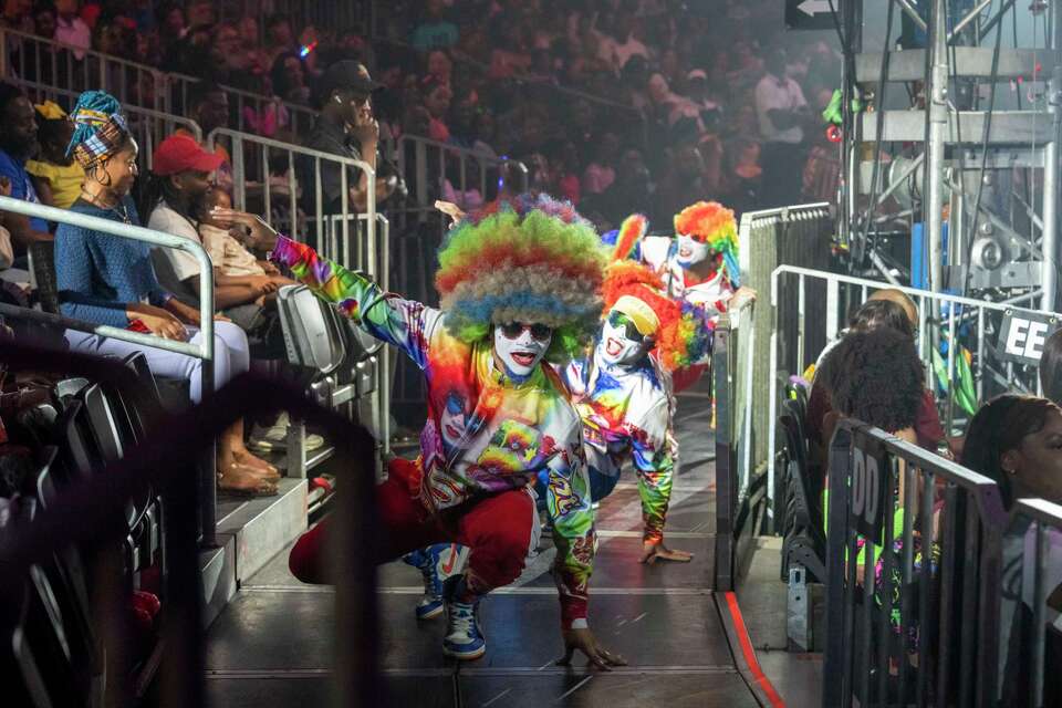 Future Stars of Houston perform ahead of UniverSoul Circus show