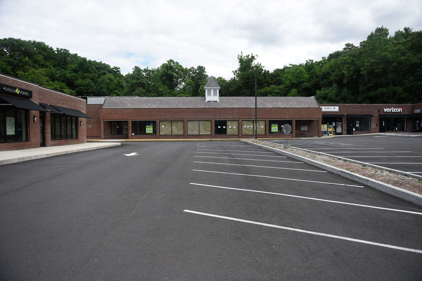 DeCicco's & Sons supermarket to open in Greenwich at old Stop & Shop