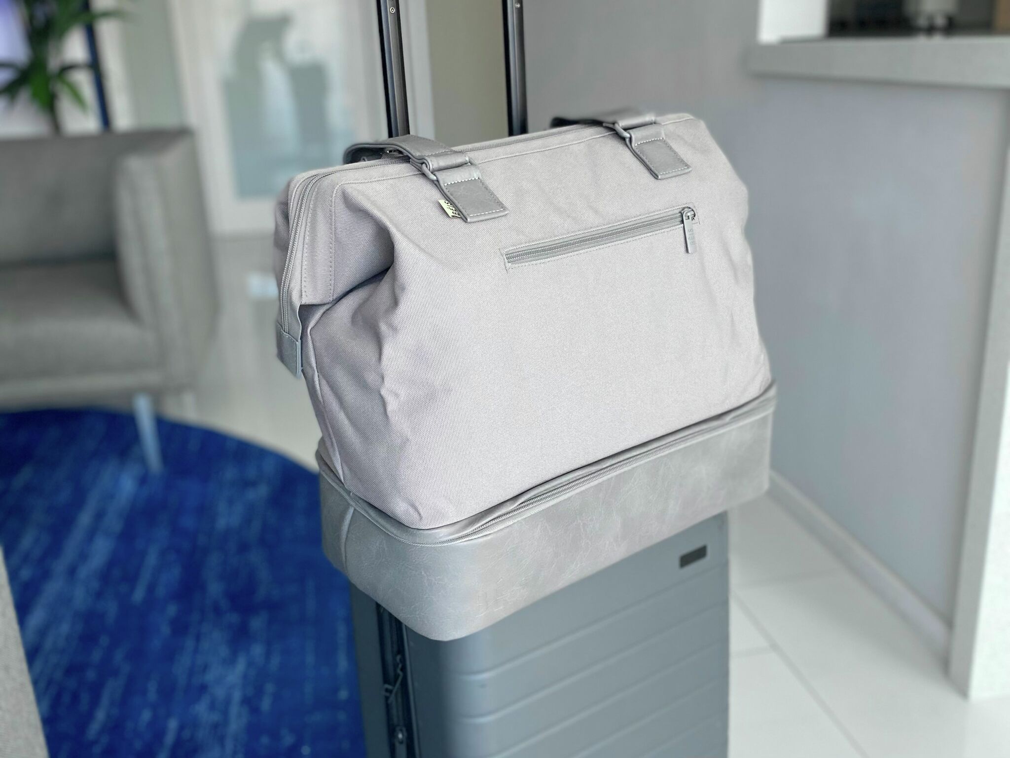 Béis Mini Weekender Review: This bag may be the perfect personal item