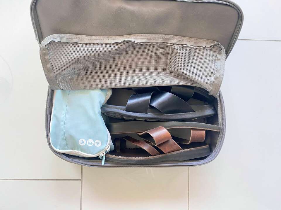 Béis Mini Weekender Review: This bag may be the perfect personal item