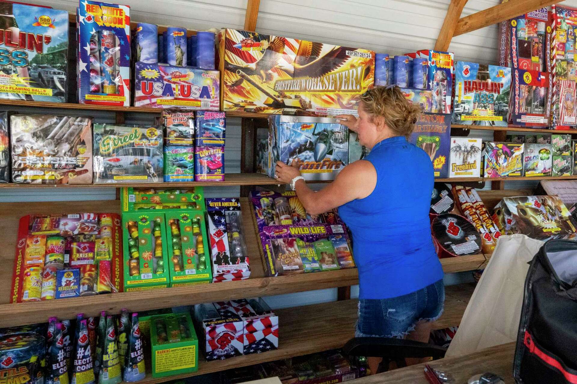 How much money do Fourth of July fireworks stands make in Houston?