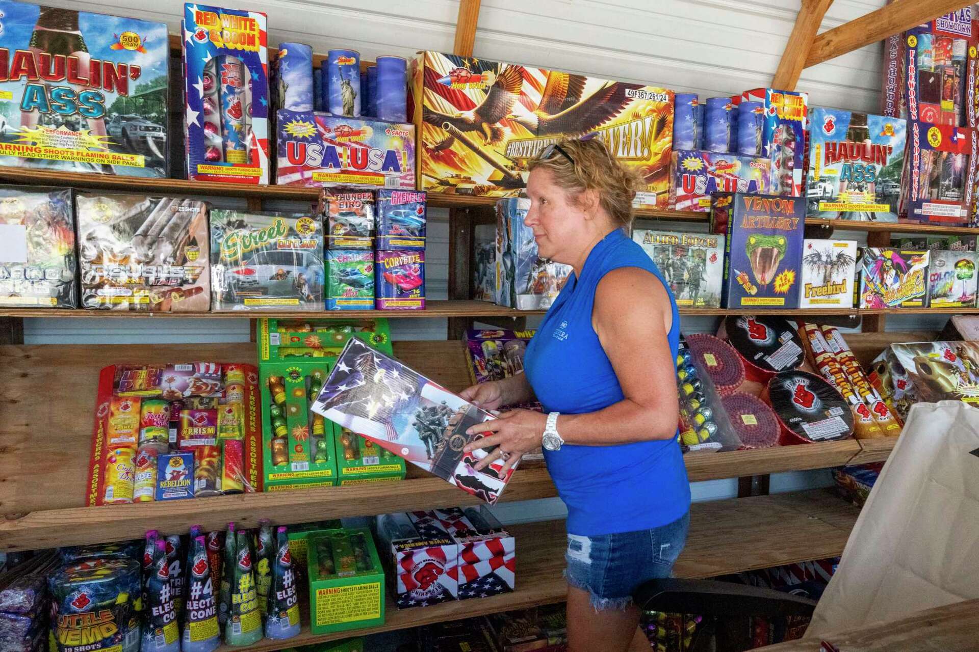 How much money do Fourth of July fireworks stands make in Houston?