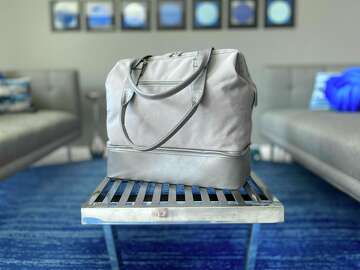 Béis Mini Weekender Review: This bag may be the perfect personal item