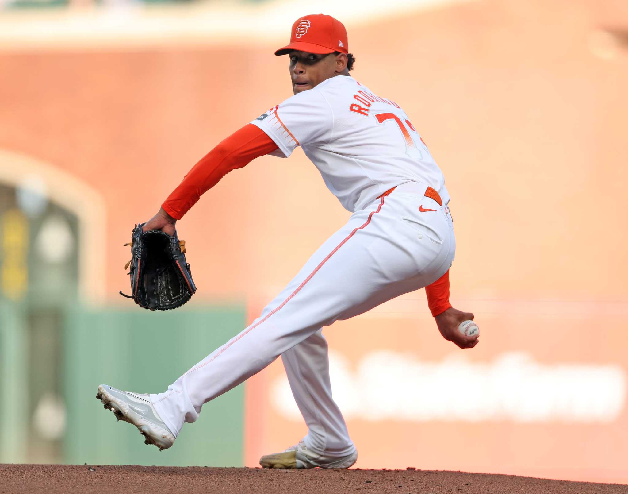 Giants’ bullpen stands tall in second straight victory over the Cubs