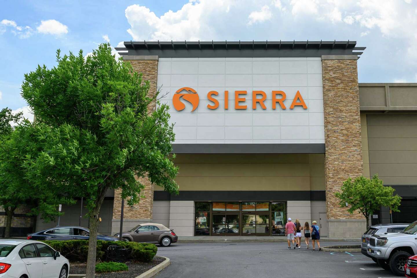 Outdoor gear store Sierra sets Colonie Center opening date