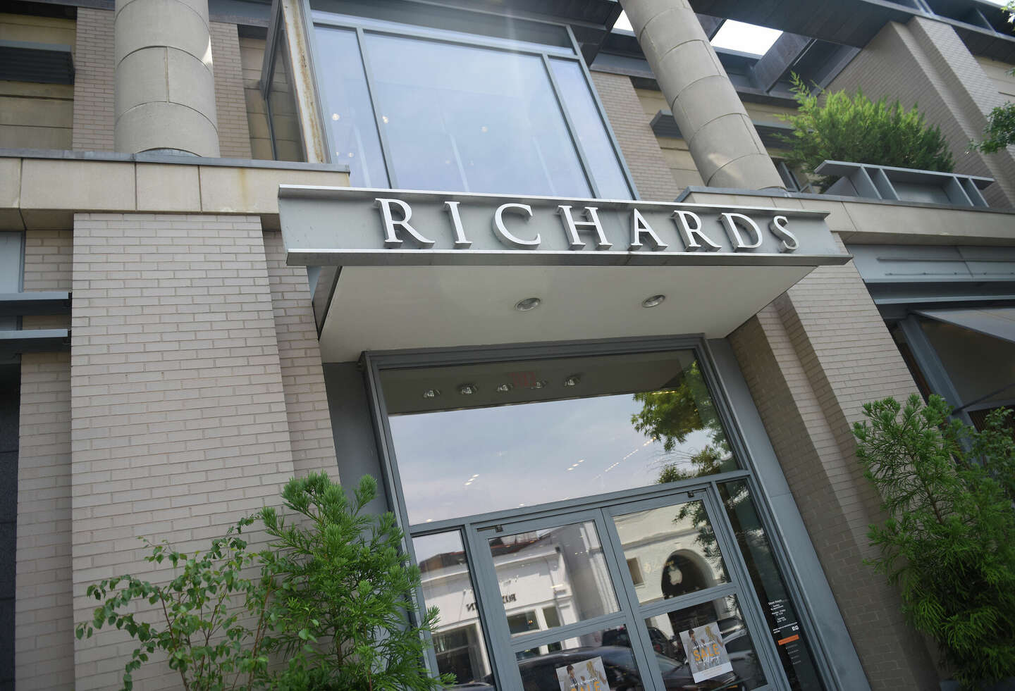 Greenwich Historical Society to honor Richards clothing store owners