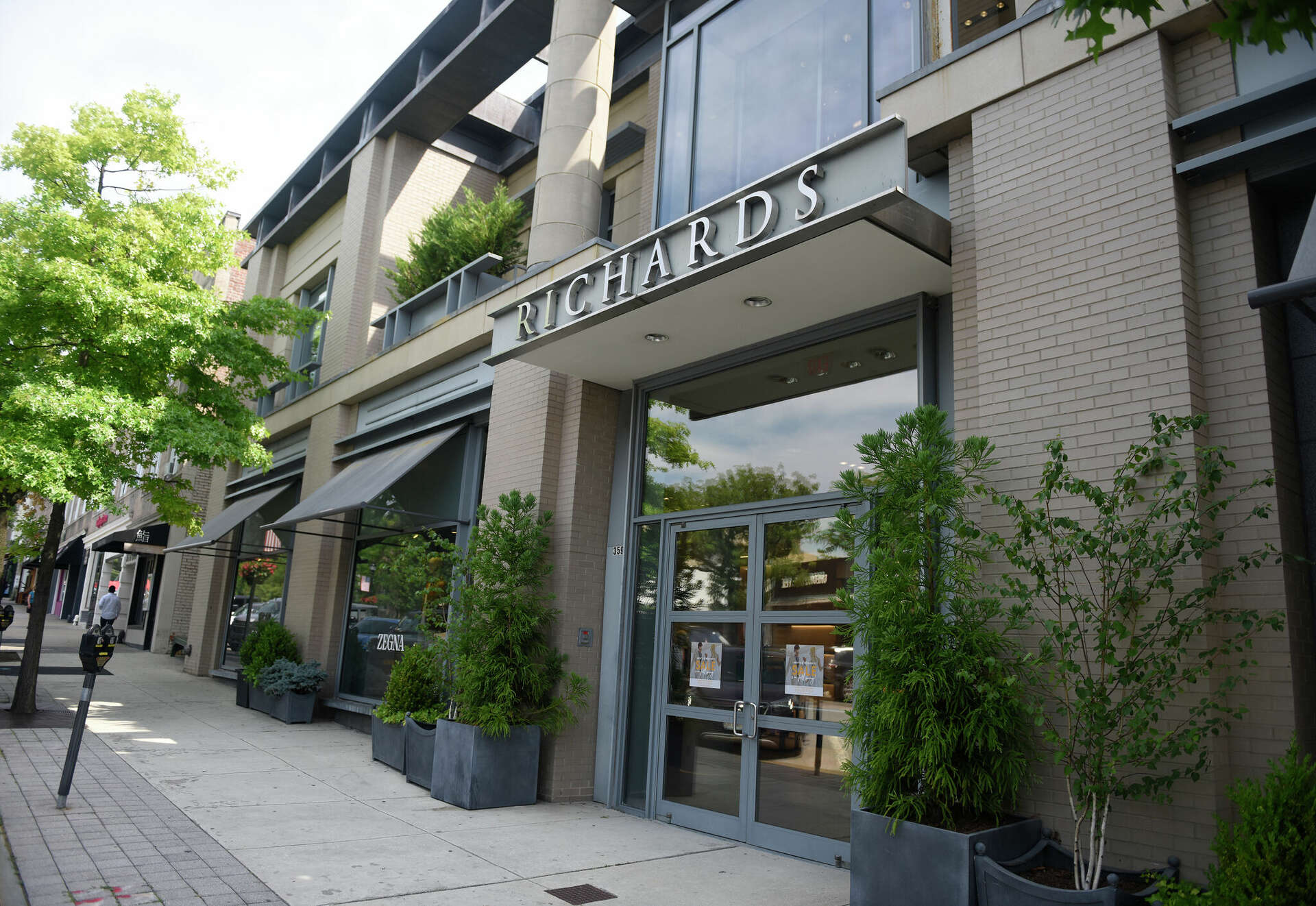 Greenwich Historical Society to honor Richards clothing store owners