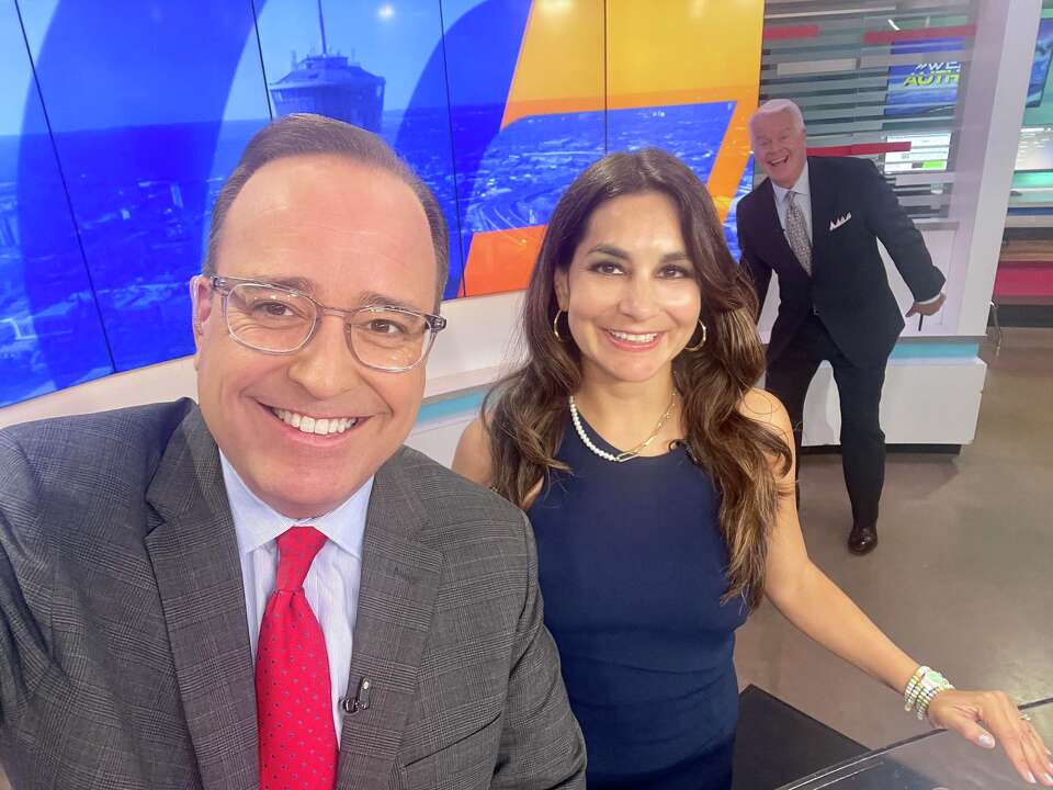 KSAT's Mark Austin and Mike Osterhage share final newscast