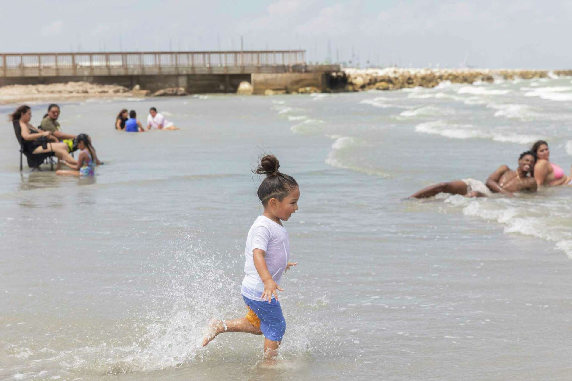 Does this Texas beach have fecal bacteria? Here's how to check.