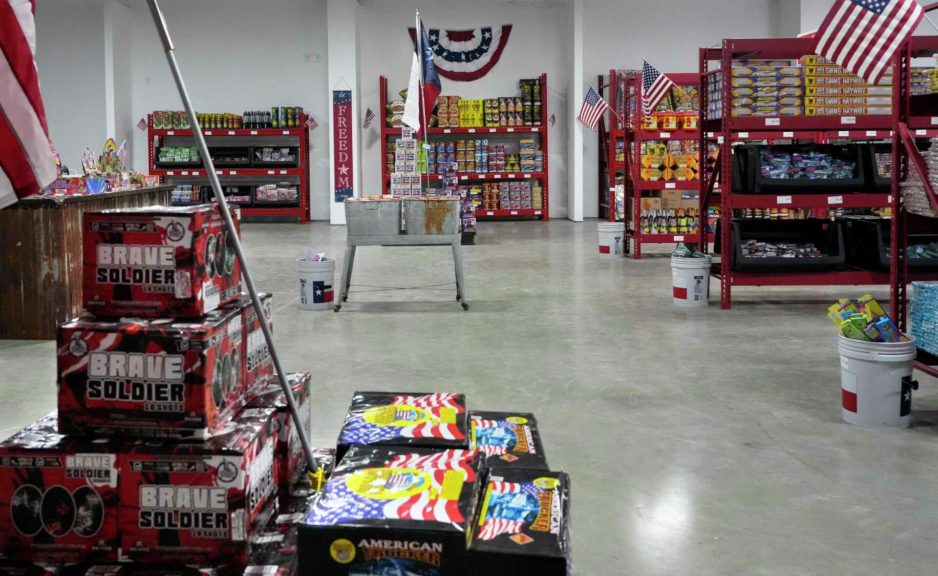 How much money do Fourth of July fireworks stands make in Houston?