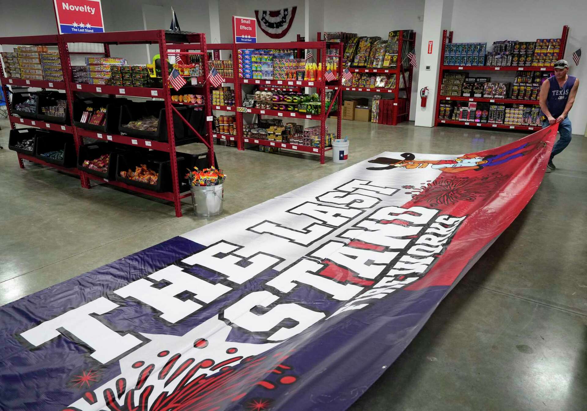 How much money do Fourth of July fireworks stands make in Houston?