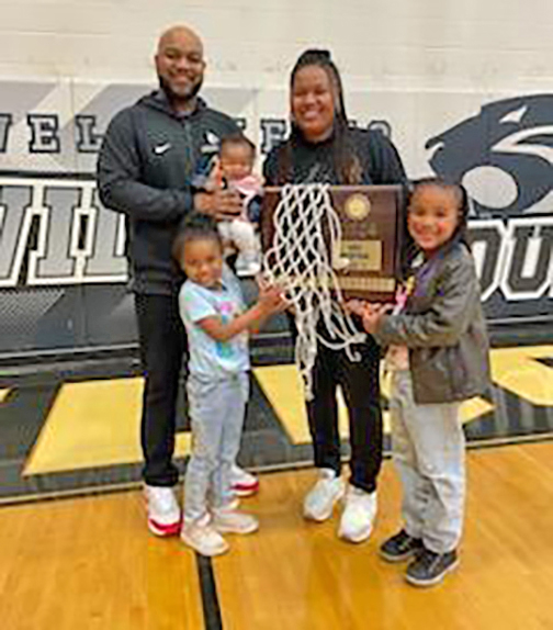 Donte Howard applies EHS football lessons to coaching at Alton'