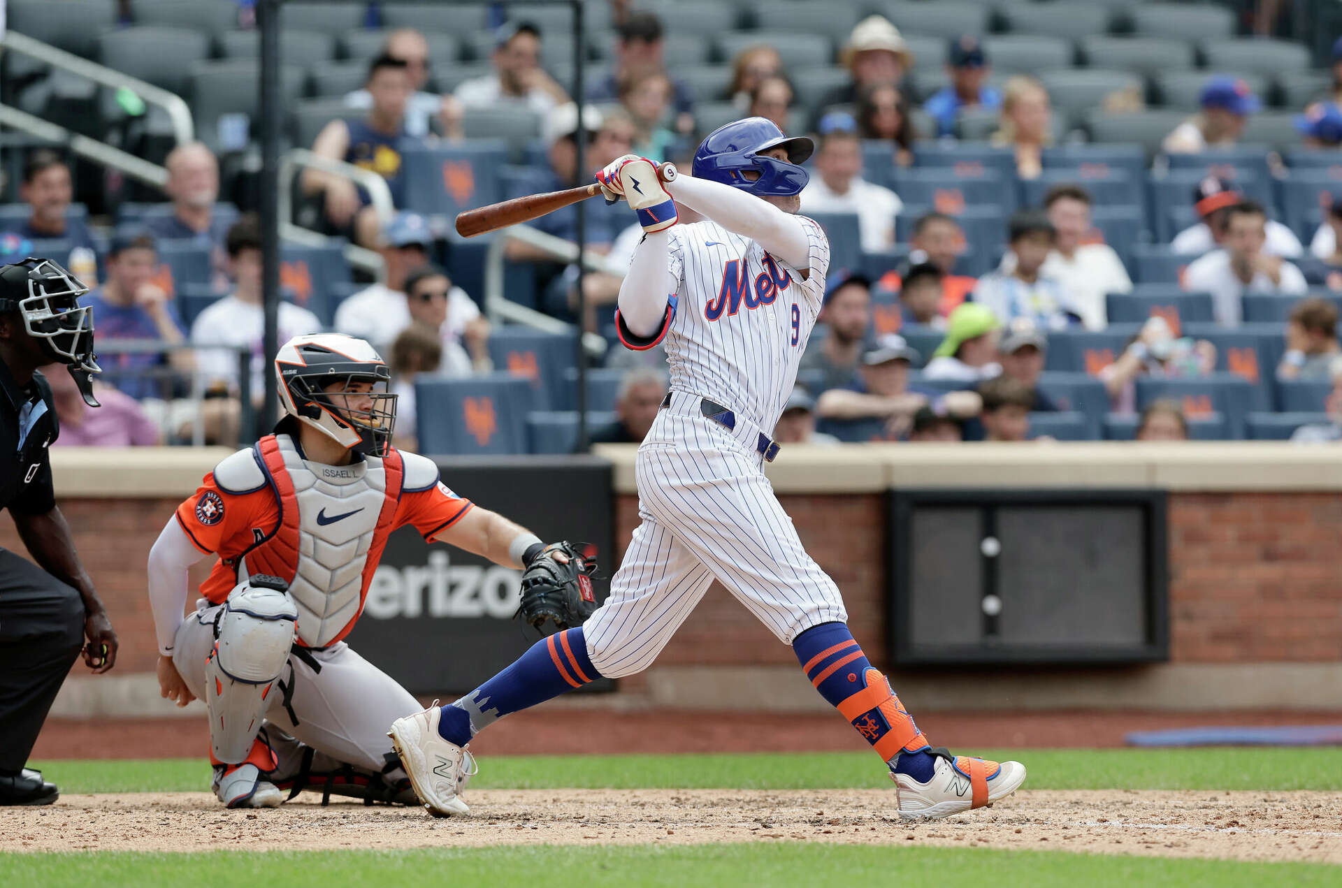 Houston Astros finish stellar June to move above .500