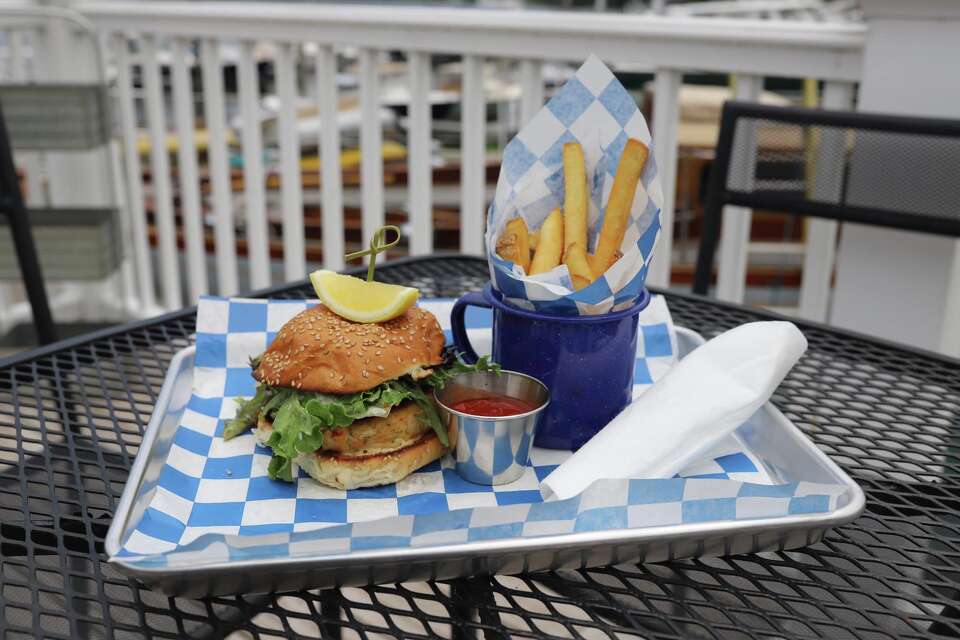 Drift Restaurant opens in Essex, with emphasis on seafood, cocktails