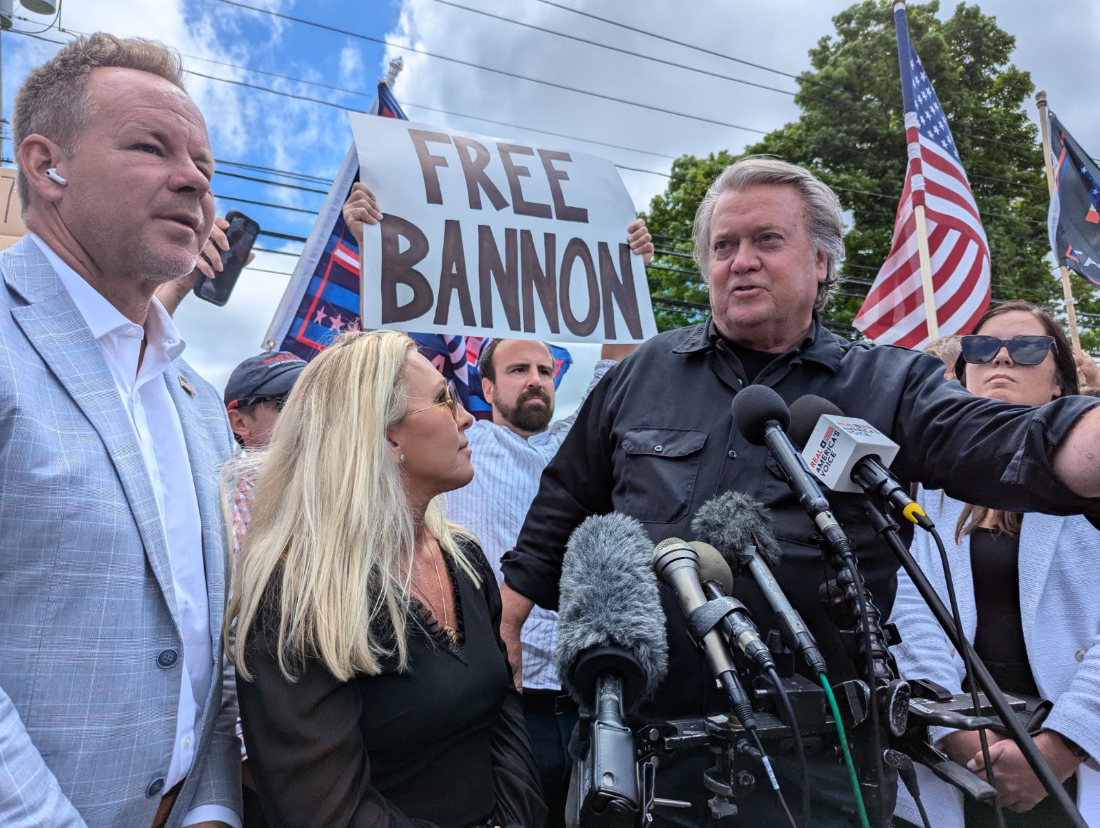 Watch as former Trump adviser Steve Bannon arrives at Danbury prison