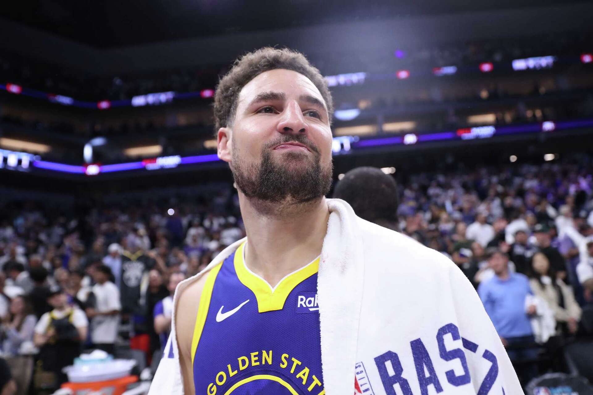 Klay Thompson headed to Dallas; Warriors say they will retire No. 11