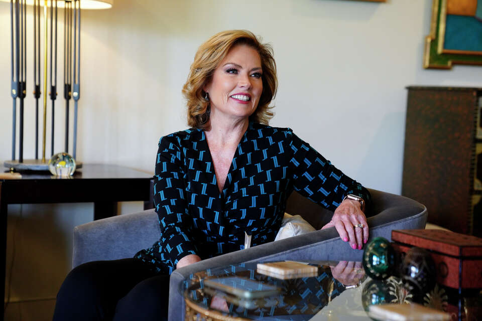 KENS 5 TV anchor Deborah Knapp says no to retirement for now.