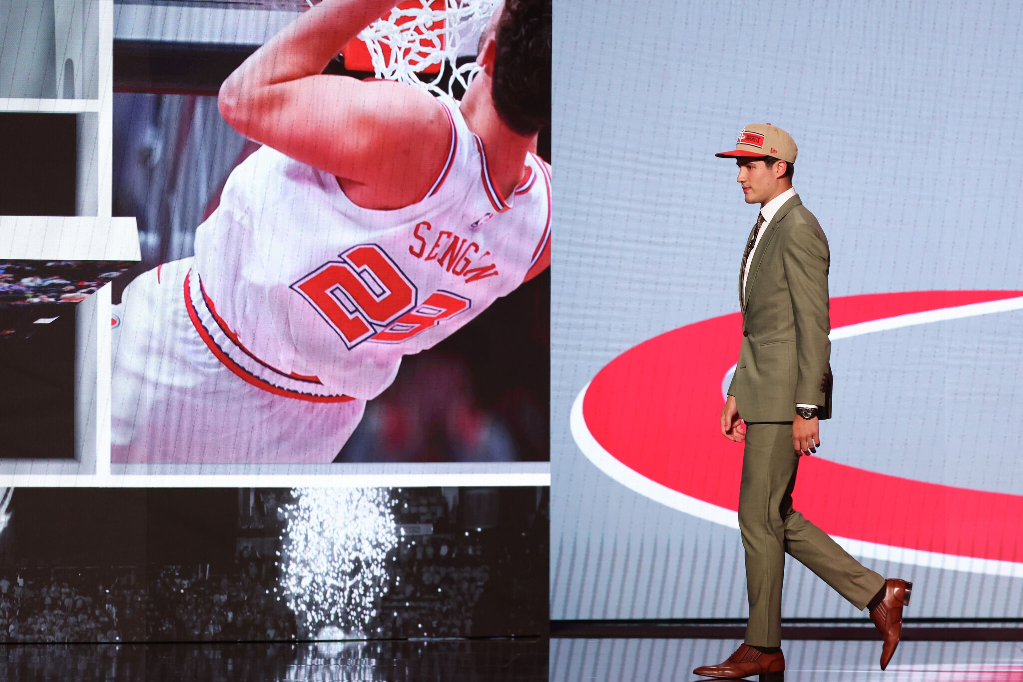 Reed Sheppard crowds Rockets roster. Ime Udoka doesn't mind.