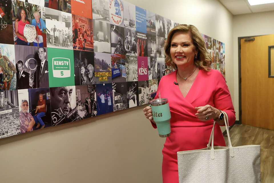 KENS 5 TV anchor Deborah Knapp says no to retirement for now.