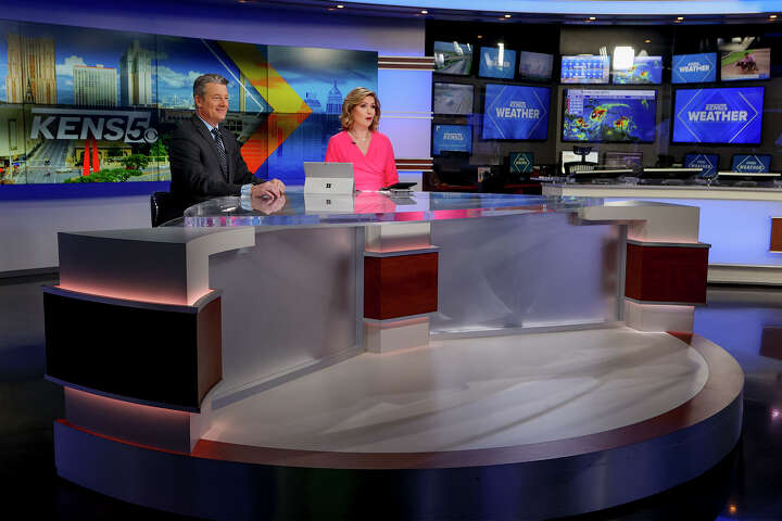 KENS 5 TV anchor Deborah Knapp says no to retirement for now.