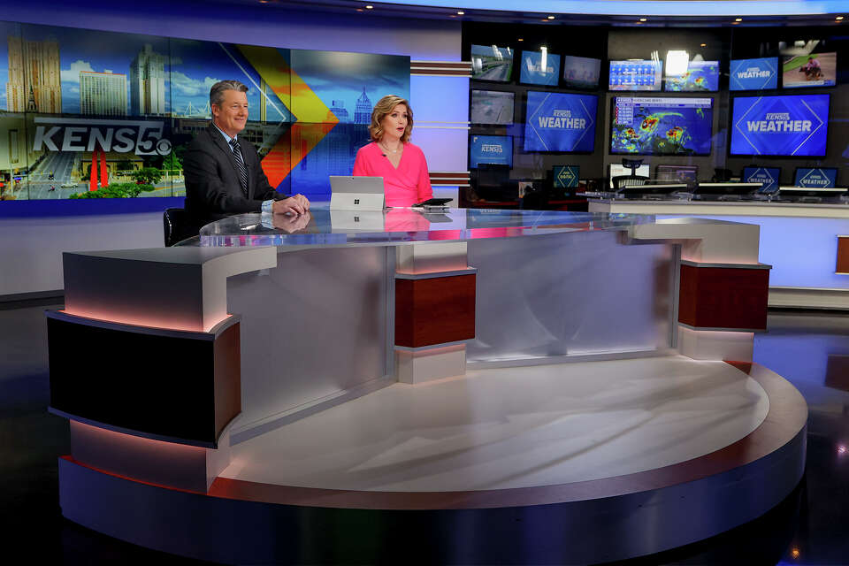 KENS 5 TV anchor Deborah Knapp says no to retirement for now.
