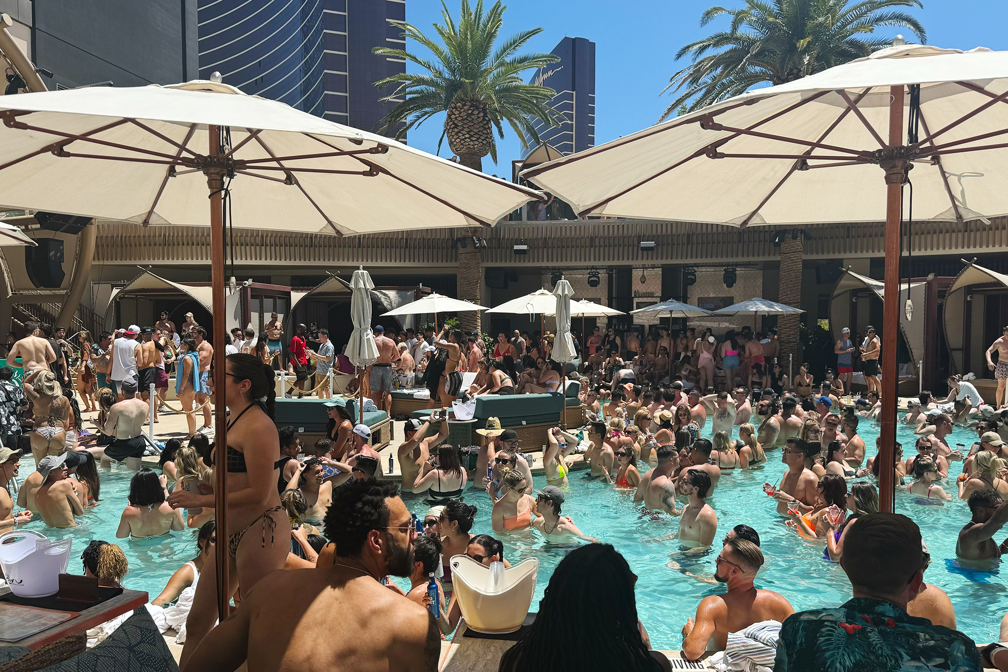 Las Vegas just broke its all-time heat record. But you should still go
