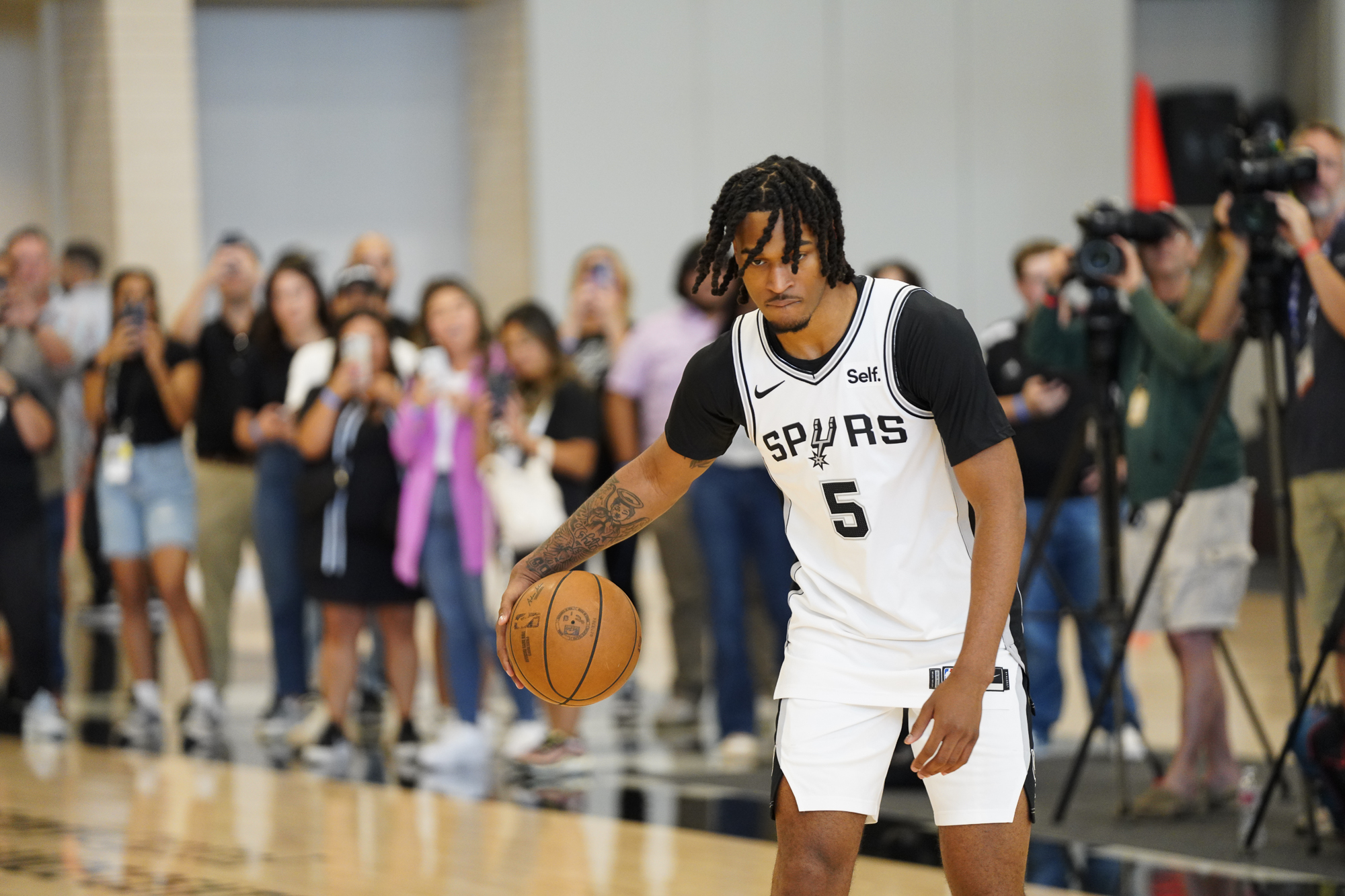 Spurs' Castle struts stuff in his Summer League debut