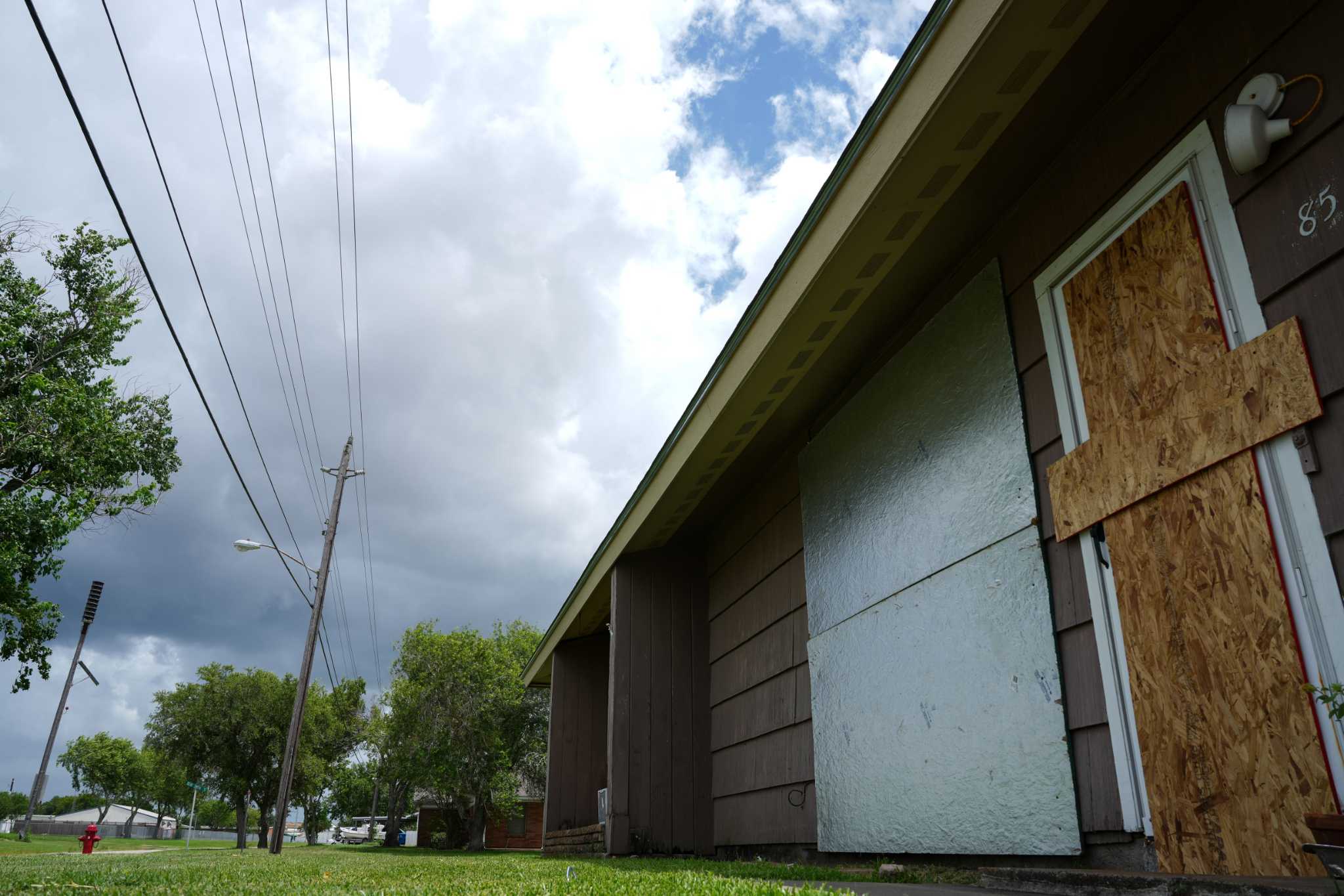 Hurricane, severe weather emergency phone numbers and contacts to know