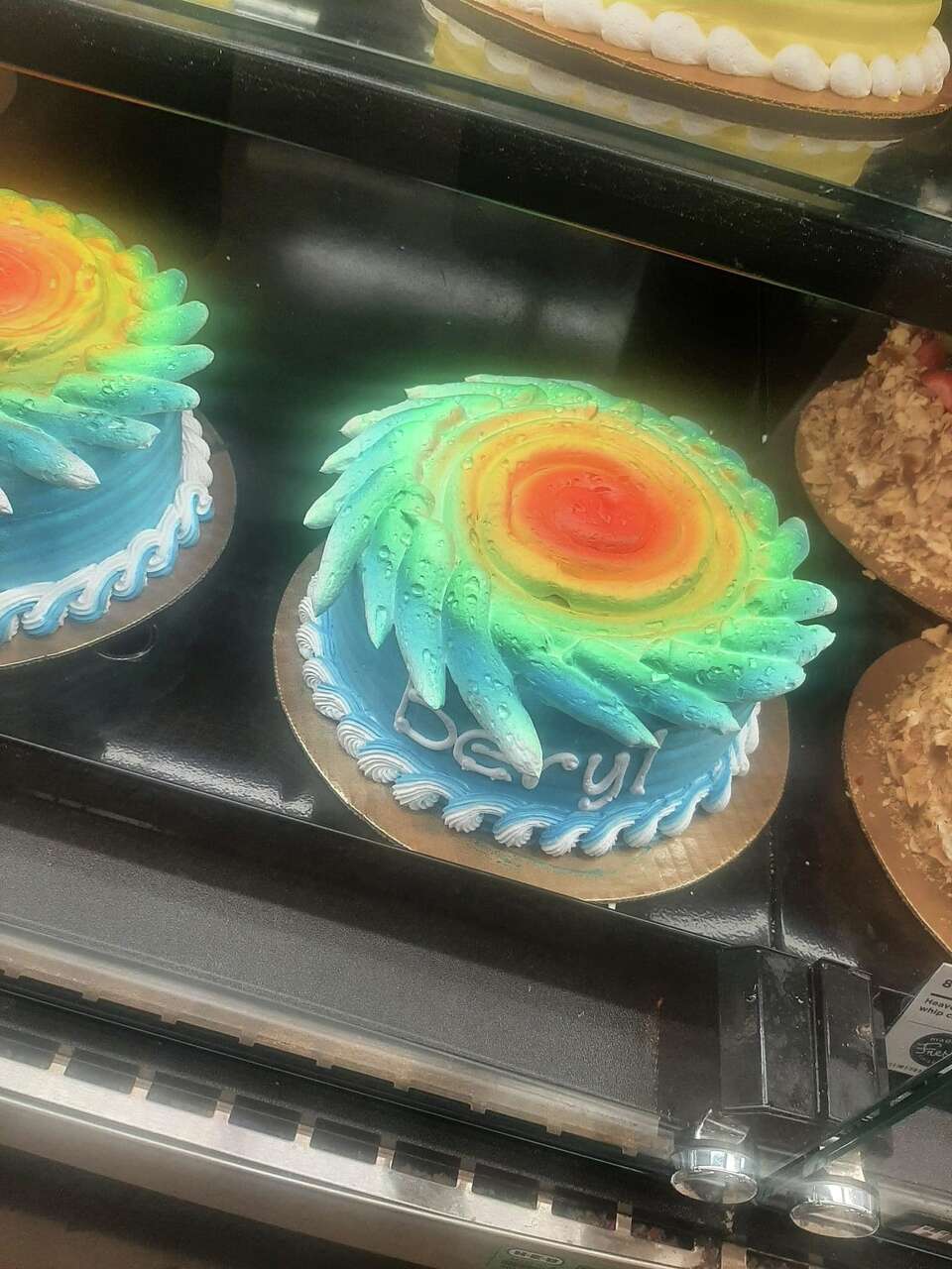 Texans sound off on H-E-B's Hurricane Beryl cake