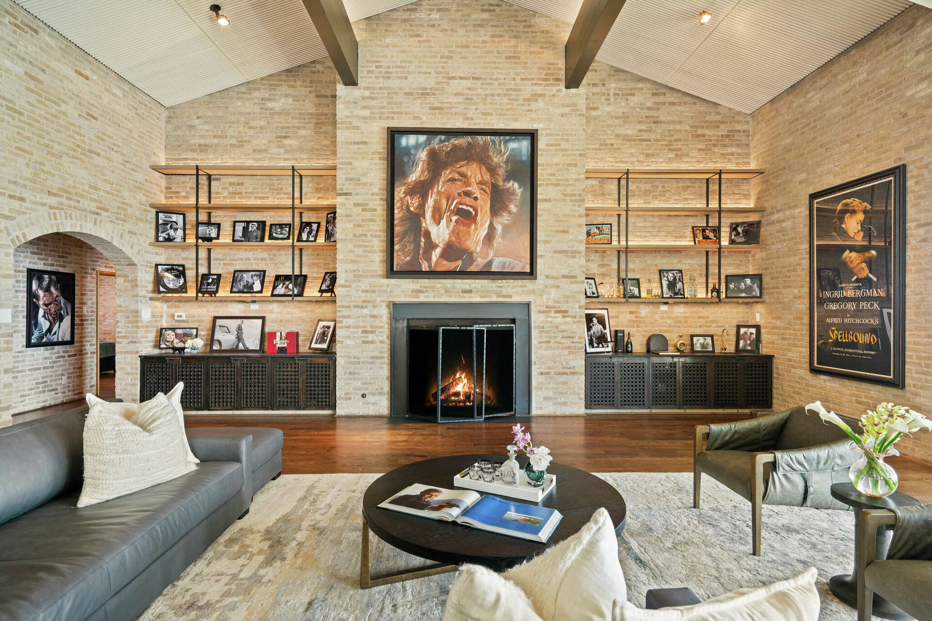 Robert Rodriguez lists $8.9M James Bond on Lake Travis