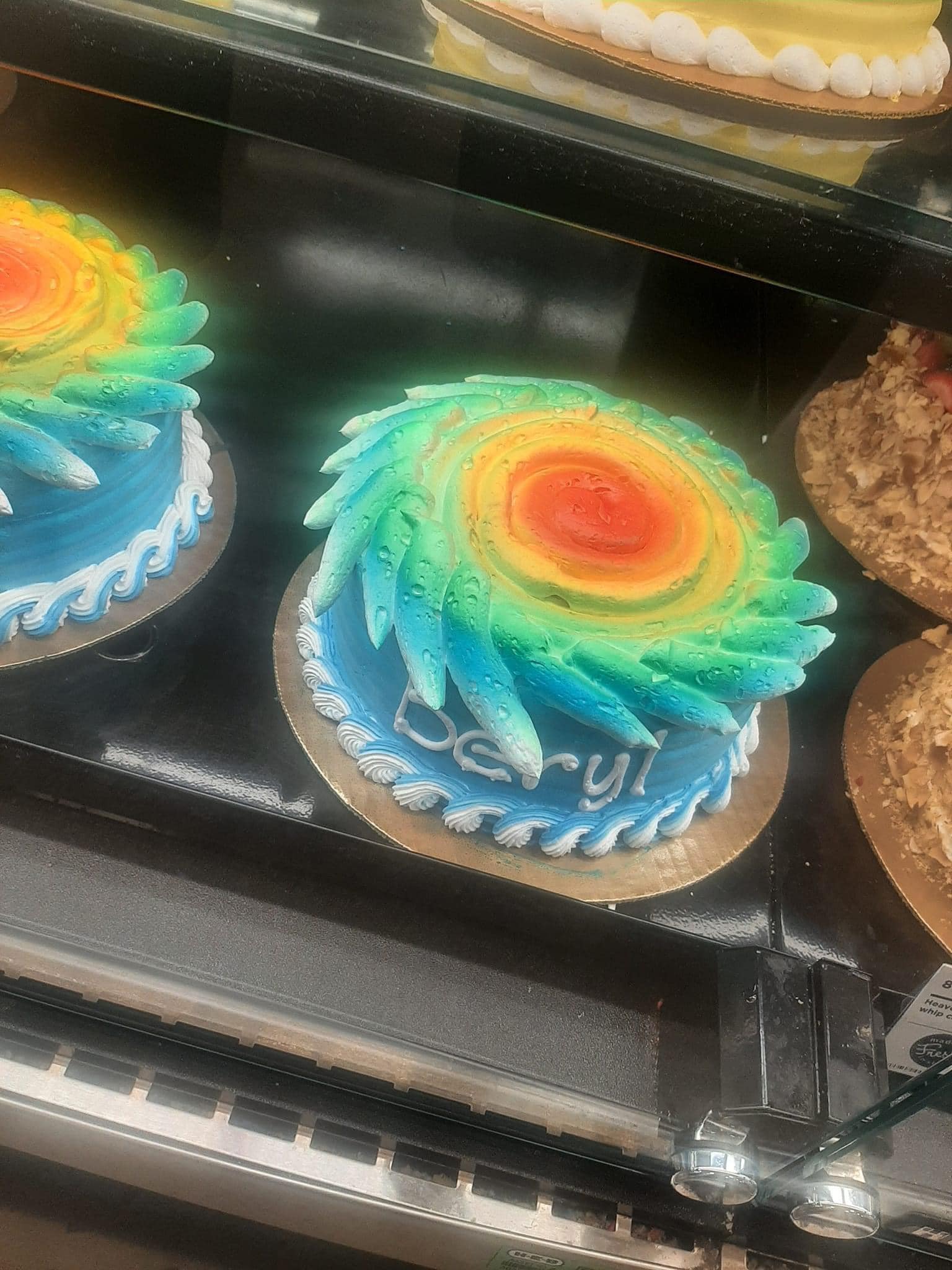 Photo: H-E-B selling Hurricane Beryl cake as storm rages