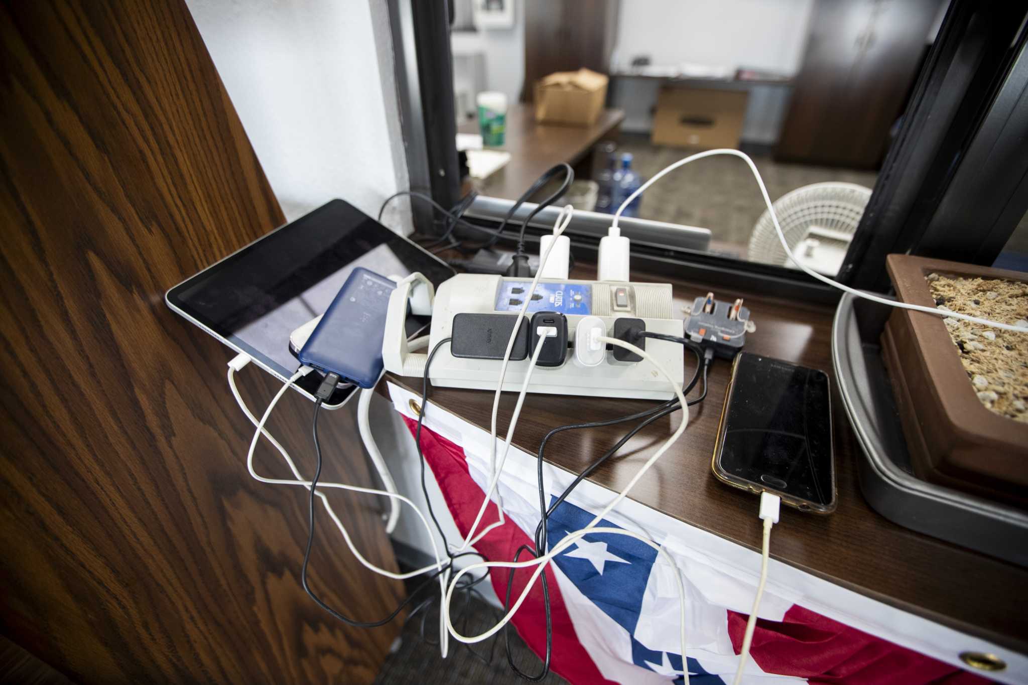 Dropped calls, can’t text, no internet on your cell phone? Here's why