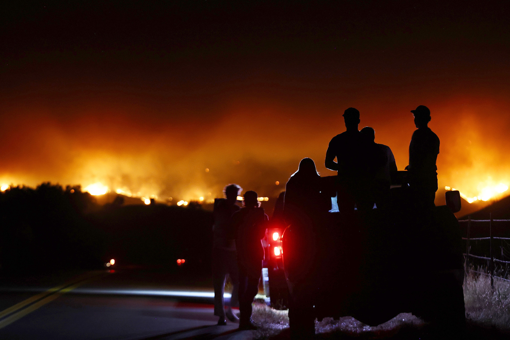 'Extreme' night conditions fueling 26,000-acre Lake Fire near Solvang