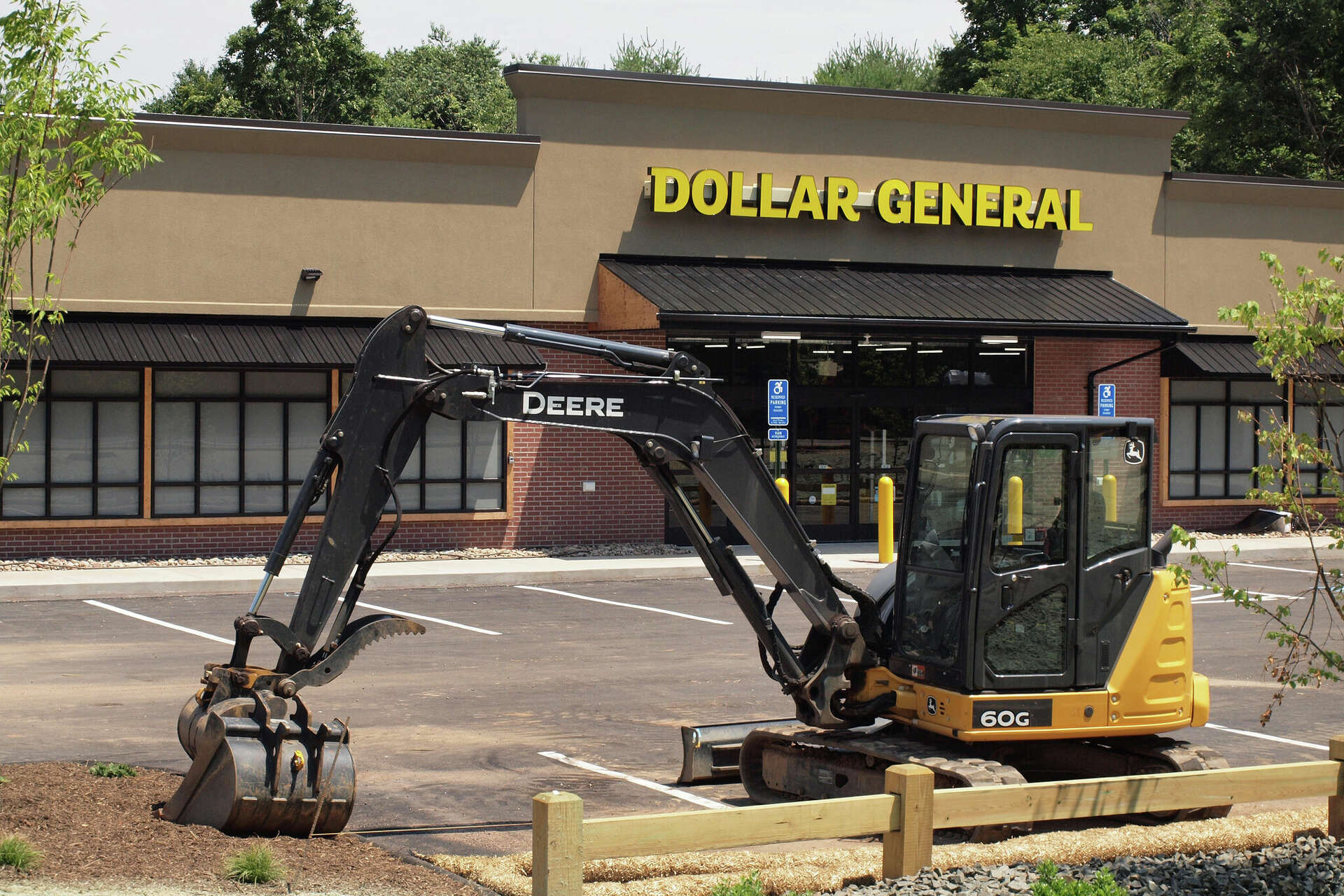 Dollar General to close nearly 100 U.S. store amid CT expansion