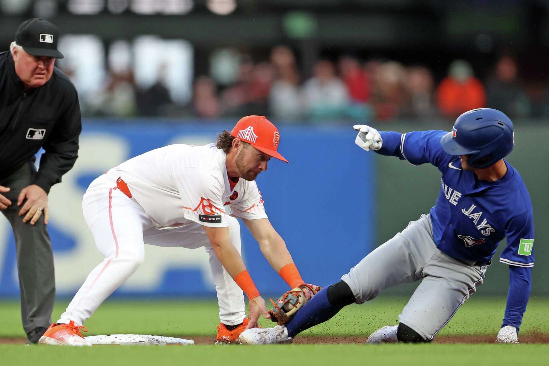 Giants beat Blue Jays behind Snell's solid start and a stunning finish