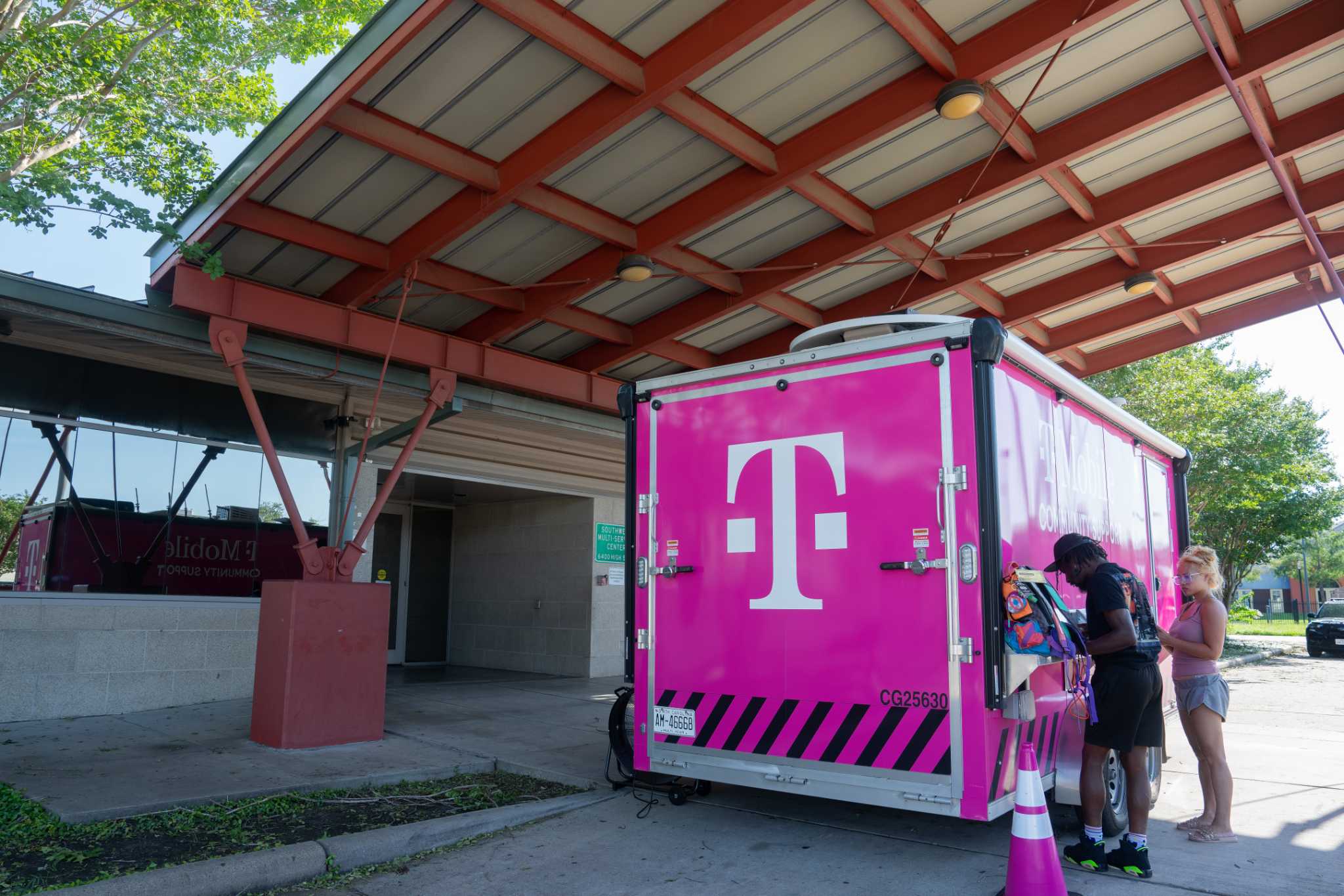 How to get emergency information without cell service or internet