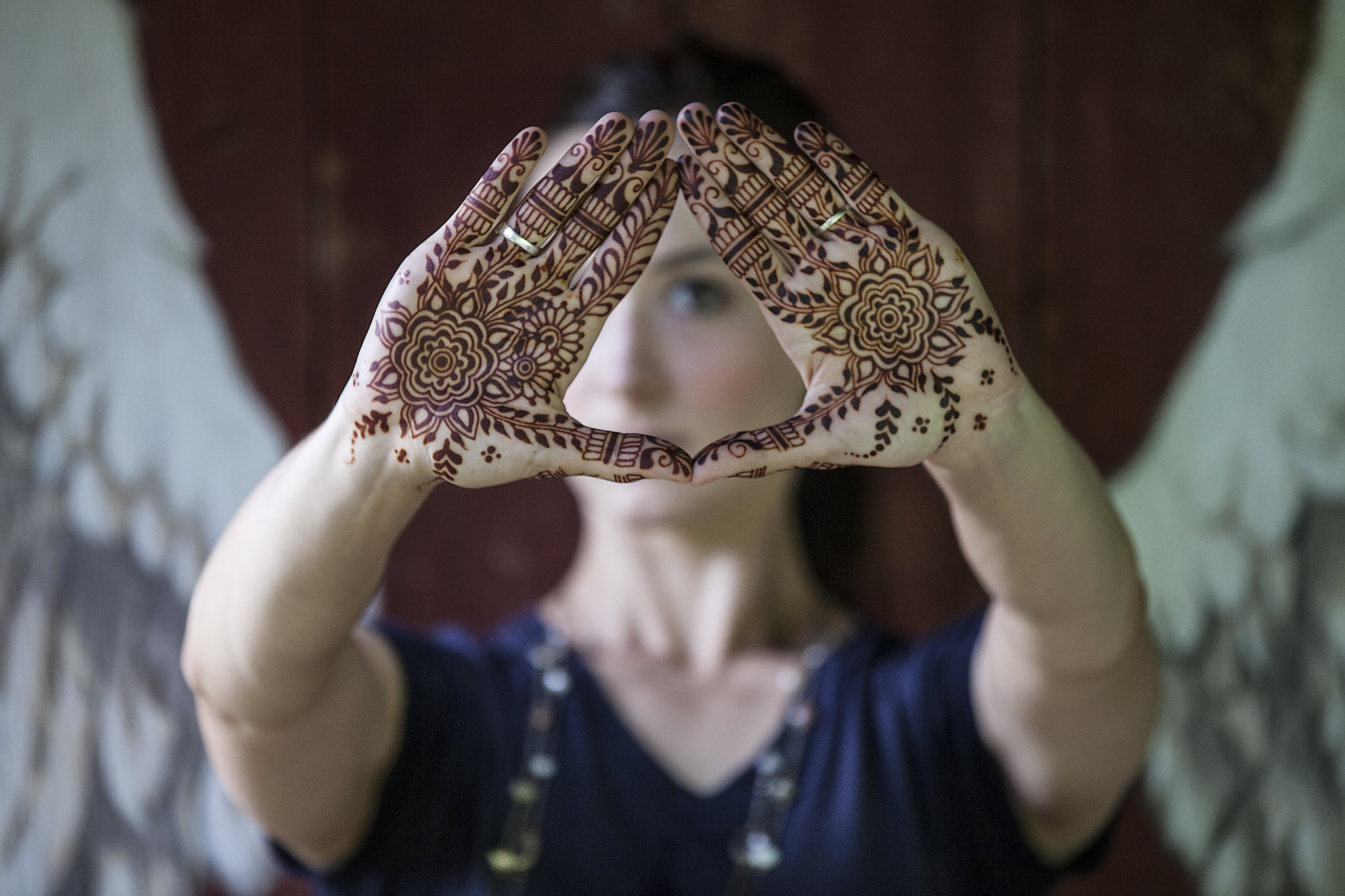 CT henna artist Elyse Satdler says her work 'makes people smile'