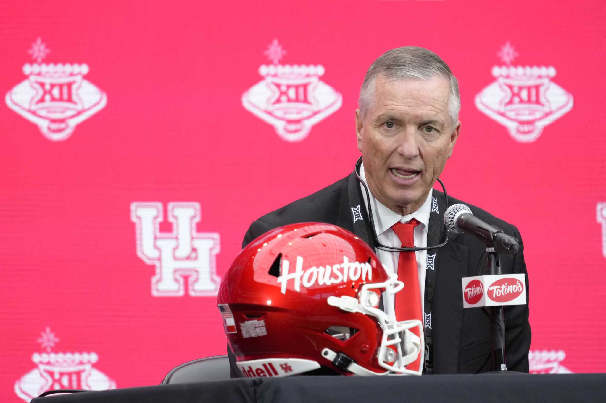 UH football: Big asset for Willie Fritz? 'He has energy 24/7'