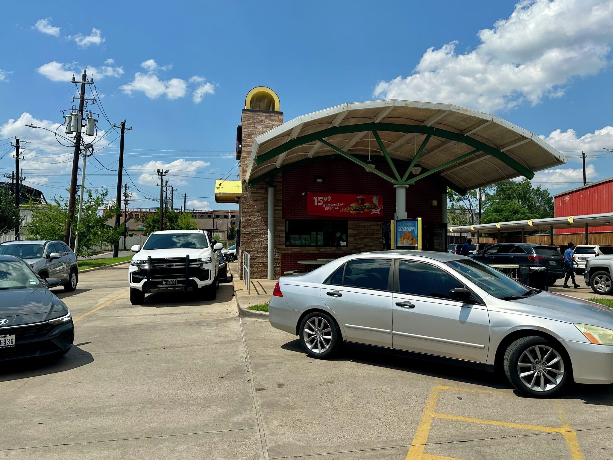 Houston fast food workers face crowds of people post-Hurricane Beryl