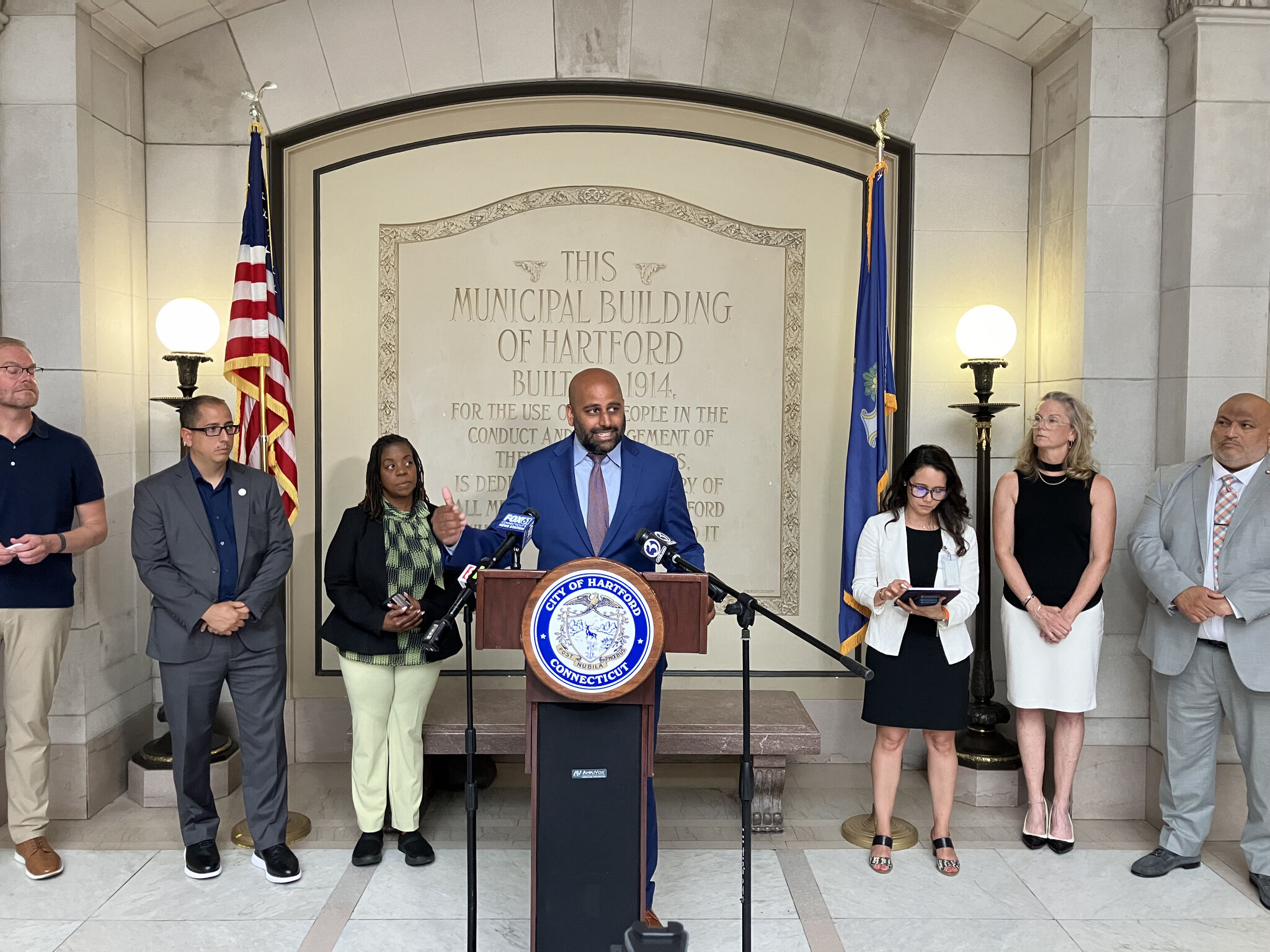 Hartford appoints Blue Ribbon panel to find answers to school issues