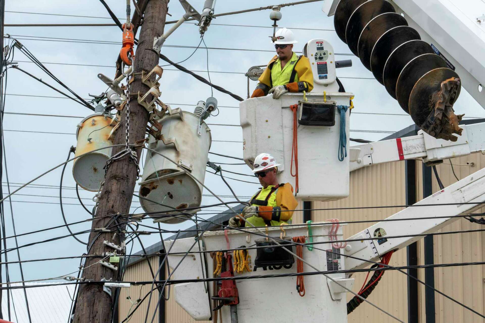 Houston officials warn against violence toward CenterPoint employees