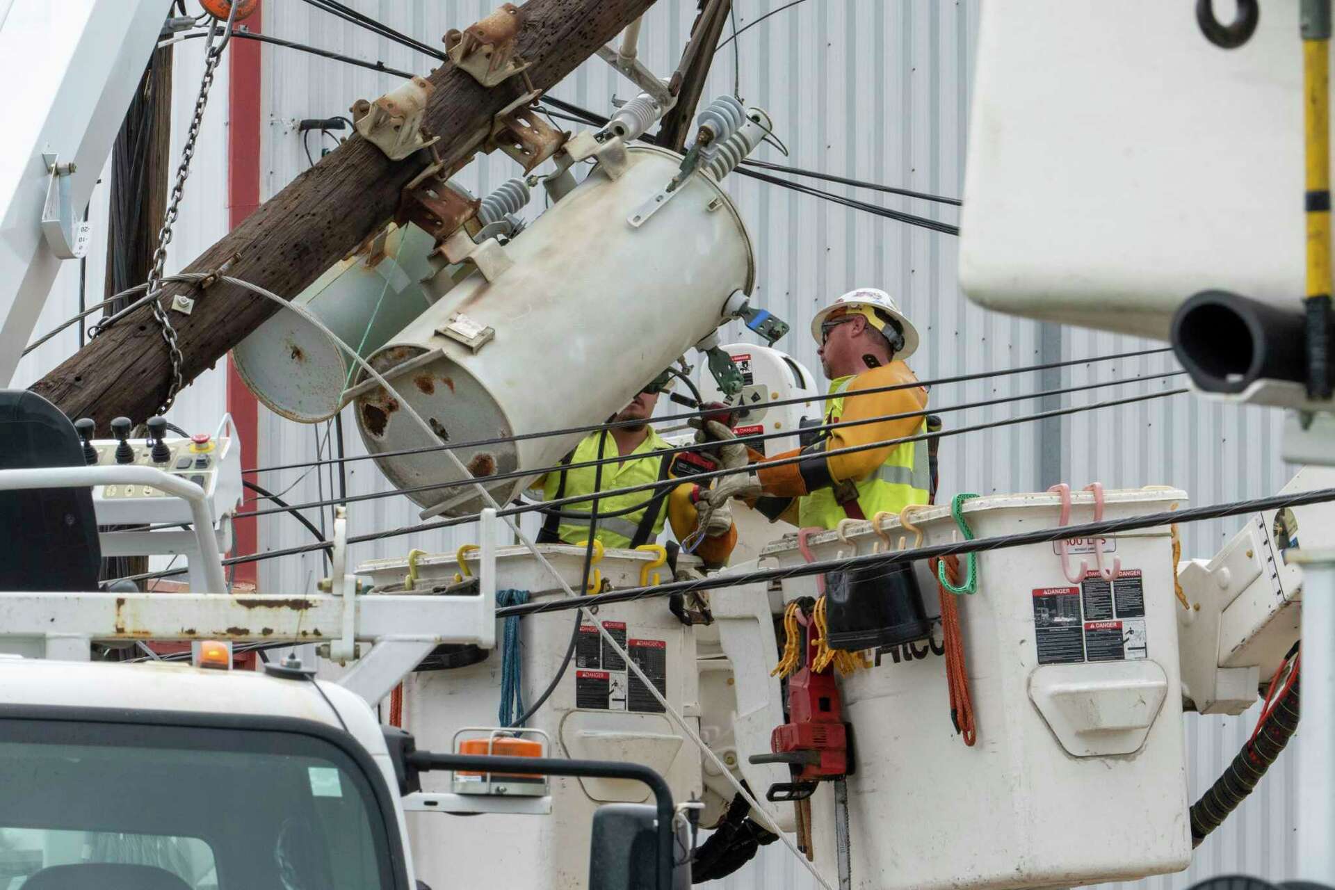 Houston officials warn against violence toward CenterPoint employees