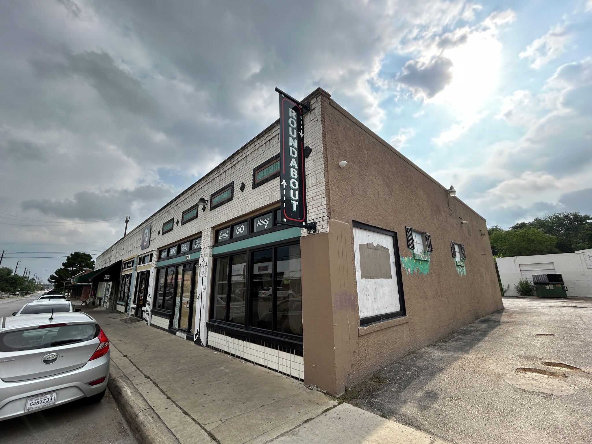 Roundabout bottle shop opens in San Antonio