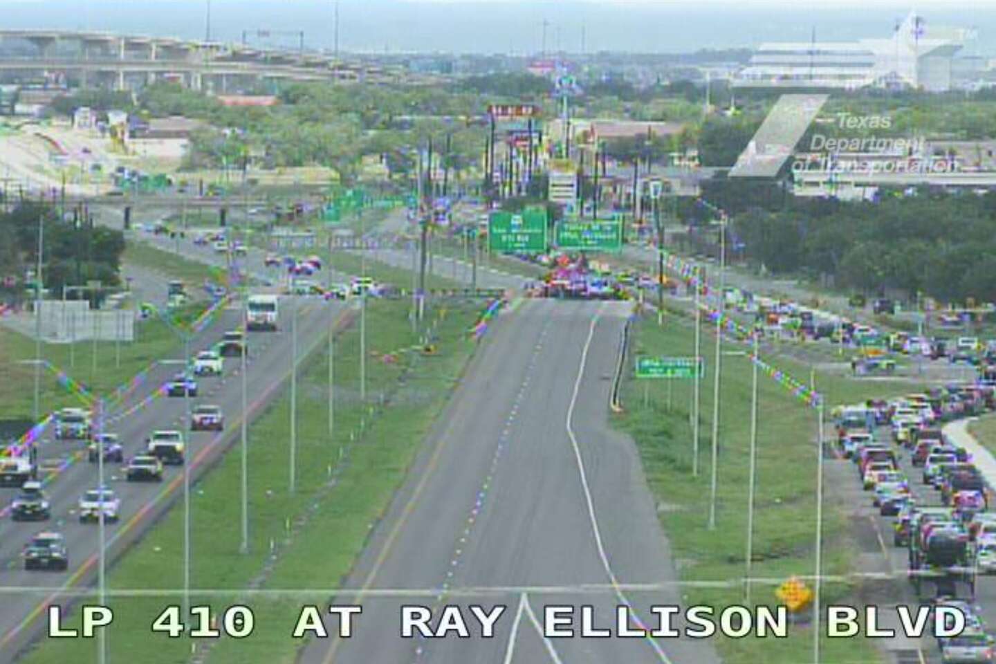 2 18-wheeler crashes shut down San Antonio highway, 1 killed