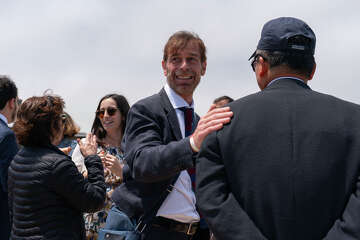 Italian pilots duel with S.F. fog, painting skies red, white and green