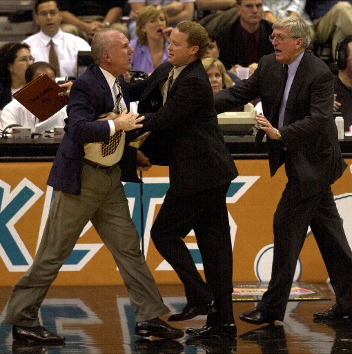 Former Spurs assistant coach Egan receives prestigious award