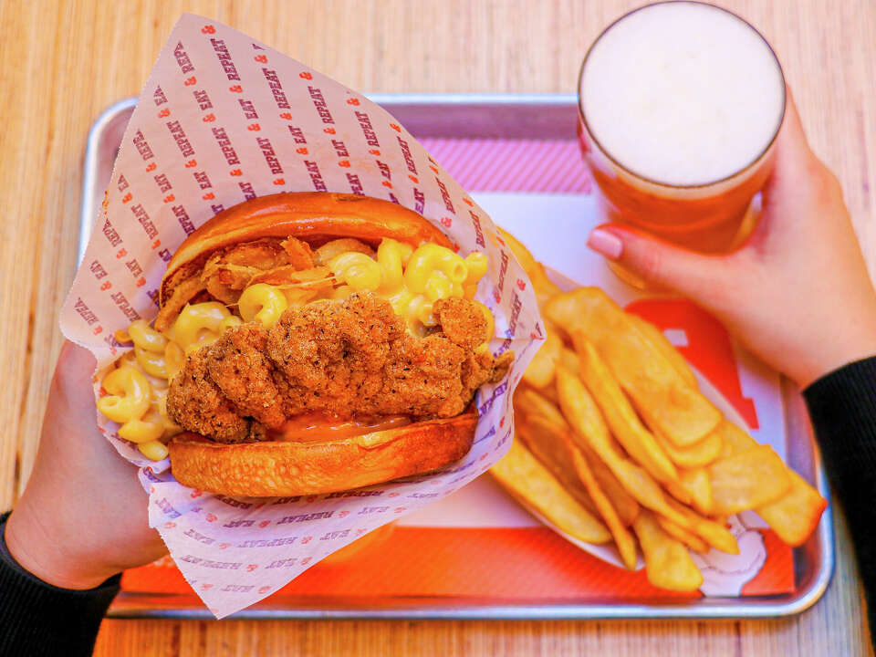 Shaquille O’Neal debuts third Houston Big Chicken location