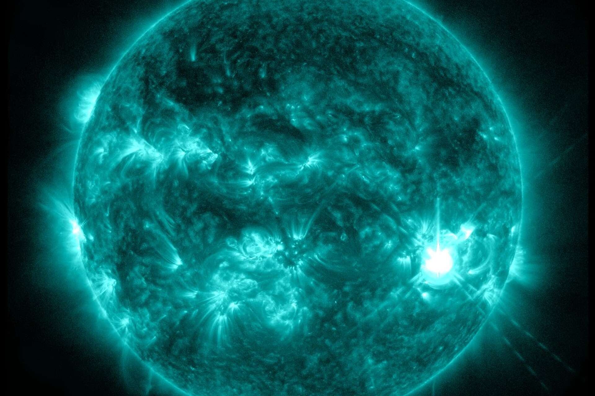 Sun shoots out powerful solar flares, triggering radio blackouts